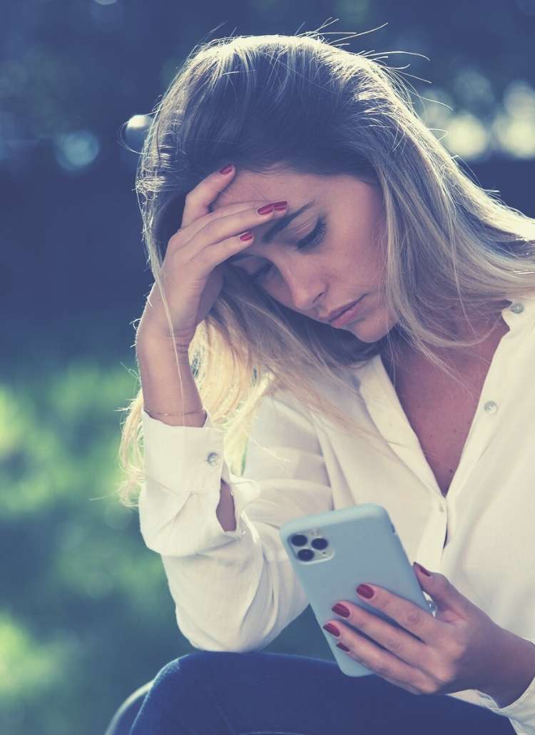 Highly Sensitive Women And Social Media - HSPJourney